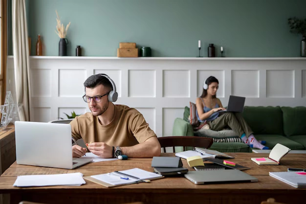 Perbedaan Antara Kerja Remote dan Freelance - Advan.id | Blog Perbedaan Antara Kerja Remote dan Freelance - Advan.id | Blog